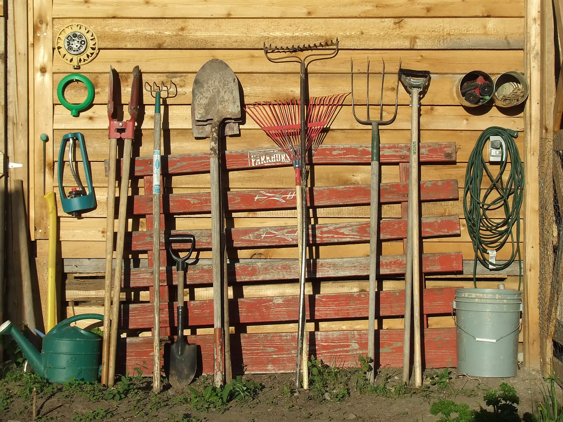 градински инструменти