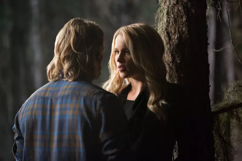 Rebekah ontmoet Oliver in The Originals
