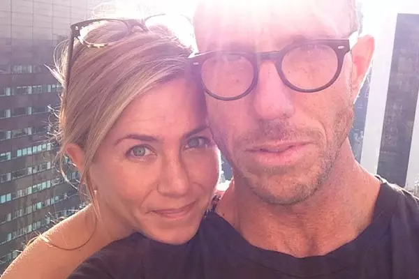 UJennifer Aniston, uChris MacMillan