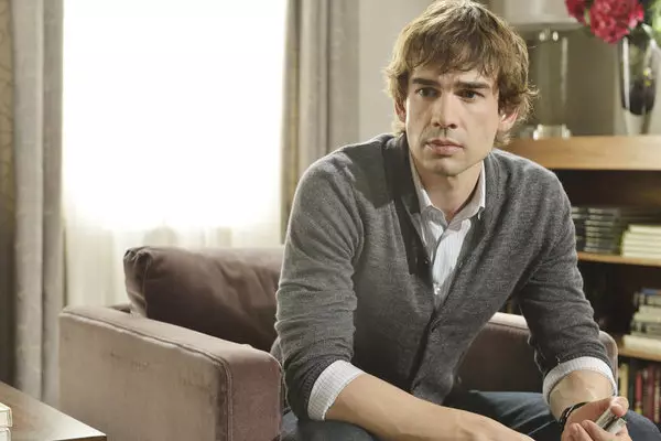 Christopher Gorham ඔහුගේ දෙවන කථාංගය Covert Affairs අධ්‍යක්ෂණය කරයි