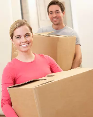 Casal mudando de casa