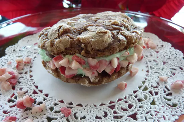 Tortas whoopie de mocha com hortelã-pimenta