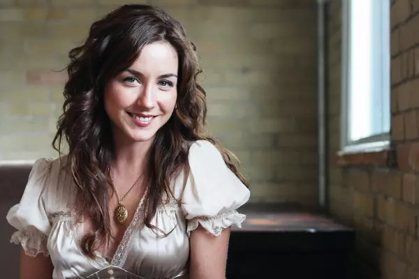 Erin Karpluk frá Being Erica