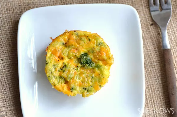 Spicy cheesy broccoli quiches