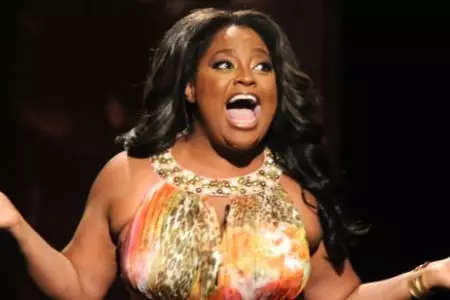 Sherri Shepherd gastigas la 42-an Ĉiujarajn Dove Awards