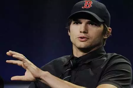 Ashton Kutcher on raevukas seoses väidetava armukese Brittney Jonesi seksilindiga