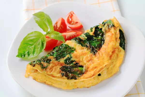 Omelet pẹlu warankasi ati owo