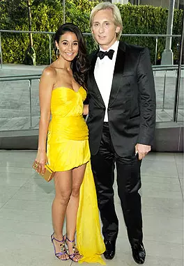 Emmanuelle Chriqui ແລະ David Meister ໃນລາງວັນ CDFA 2011