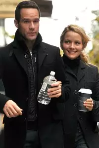 Becki Newton le monna oa hae Chris Diamantopoulos