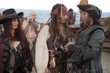 Johnny Depp ug Penelope Cruz sa Pirates of the Caribbean