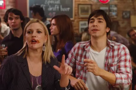 Drew Barrymore și Justin Long în Going the Distance