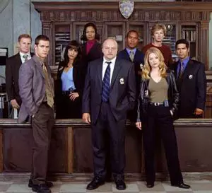 NYPD Blue نىڭ ئارتىسلىرى Gail O'Grady نى ئۆز ئىچىگە ئالىدۇ