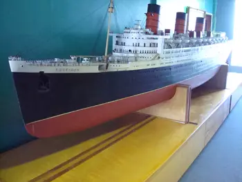 Za snimanje je korišten originalni model Poseidonovog broda, Queen Mary