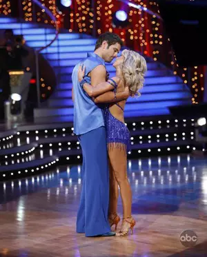 Chuck en Julianne gaan naar huis op DWTS