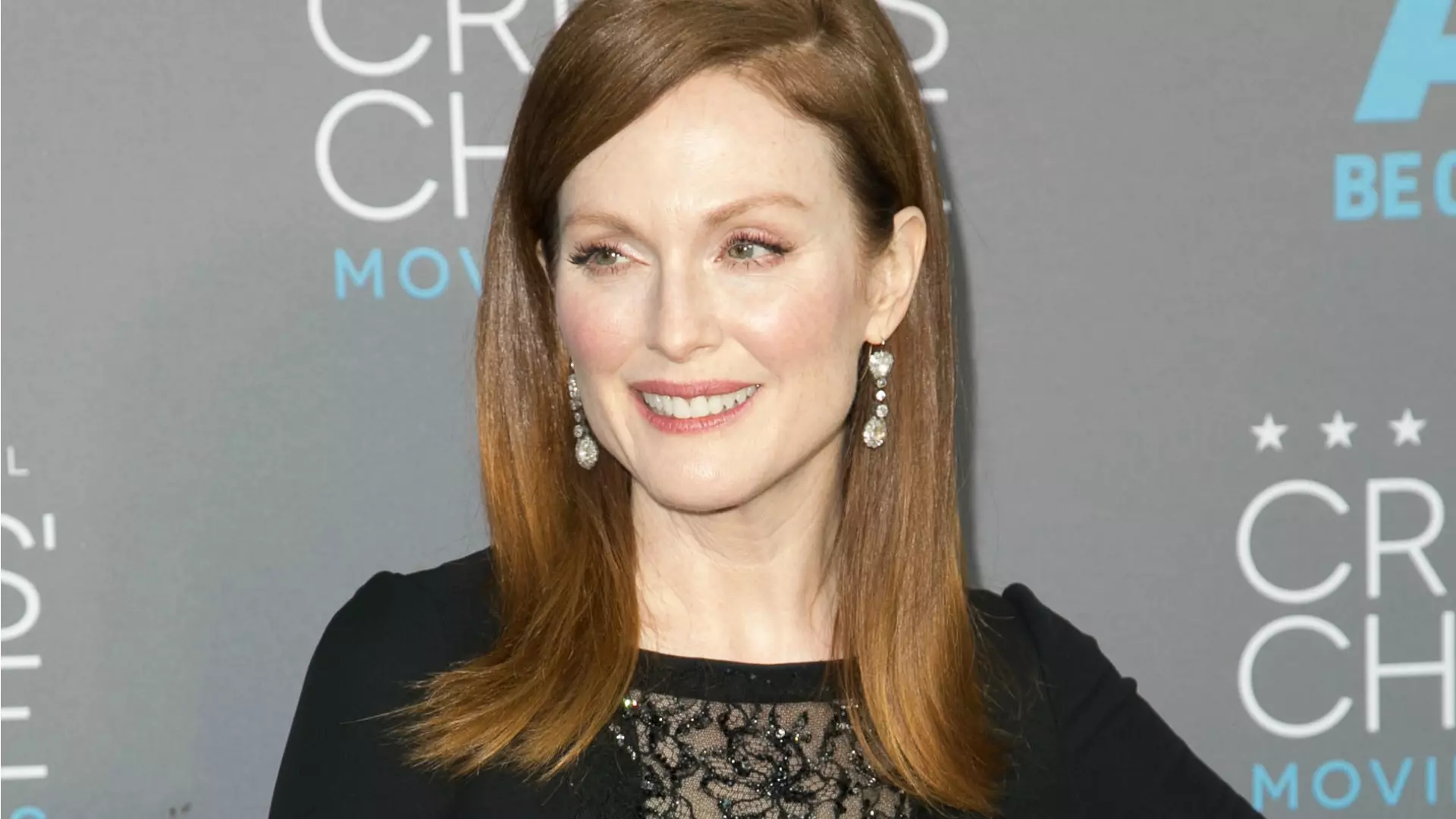 Julianne Moore ក្នុងកម្មវិធី Critics Choice Awards