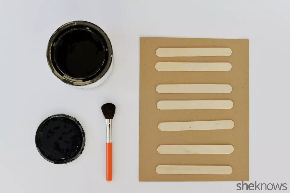 DIY chalkboard tún markers: Stap 1 | Sheknows.com