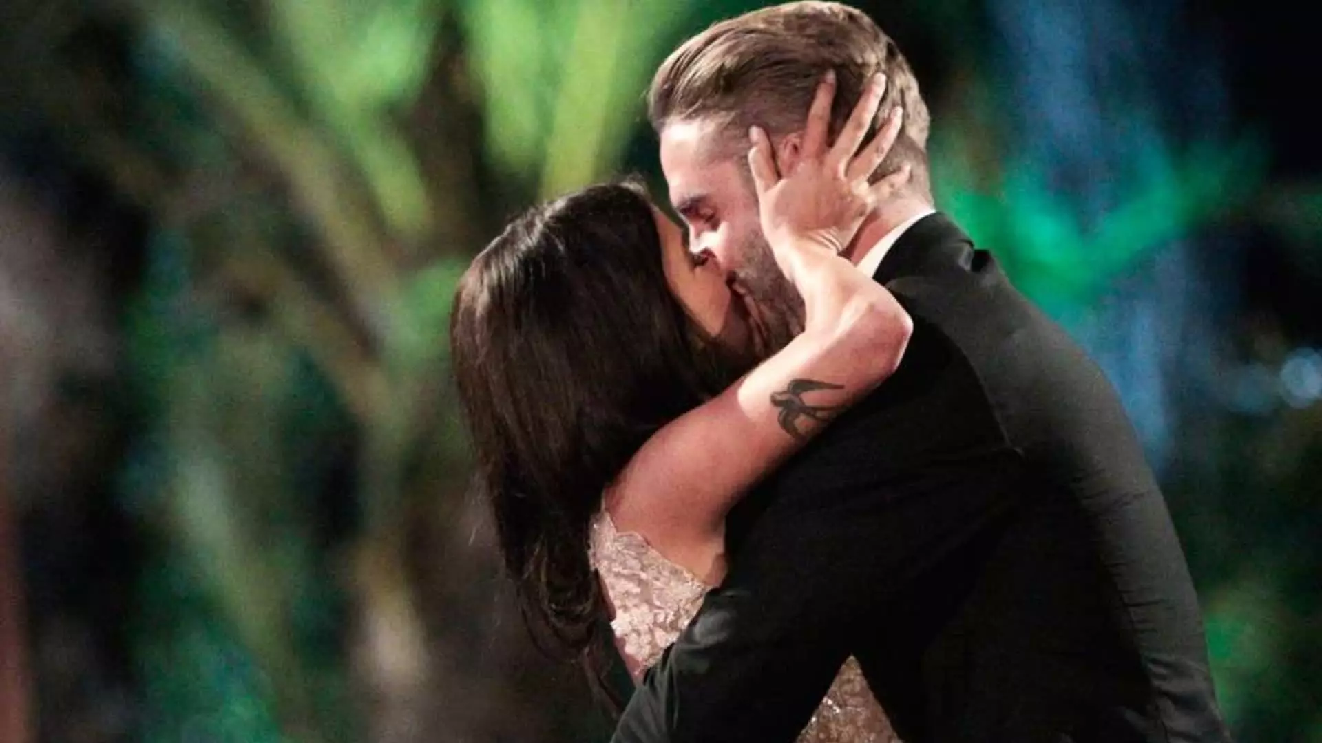 'Bachelorette's Kaitlyn Bristowe & Shawn Booth waxay kala tageen 3 sano kadib 277750_1