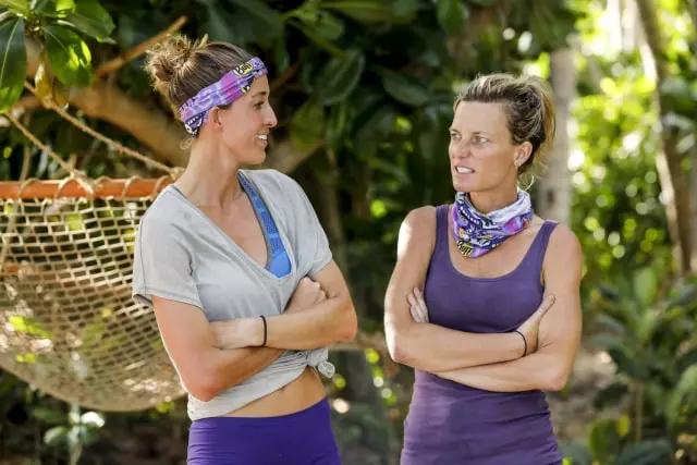 Morgan Ricke ma Angela Perkins i luga o le Survivor: Ghost Island