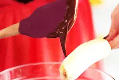 gif di banana al cioccolato