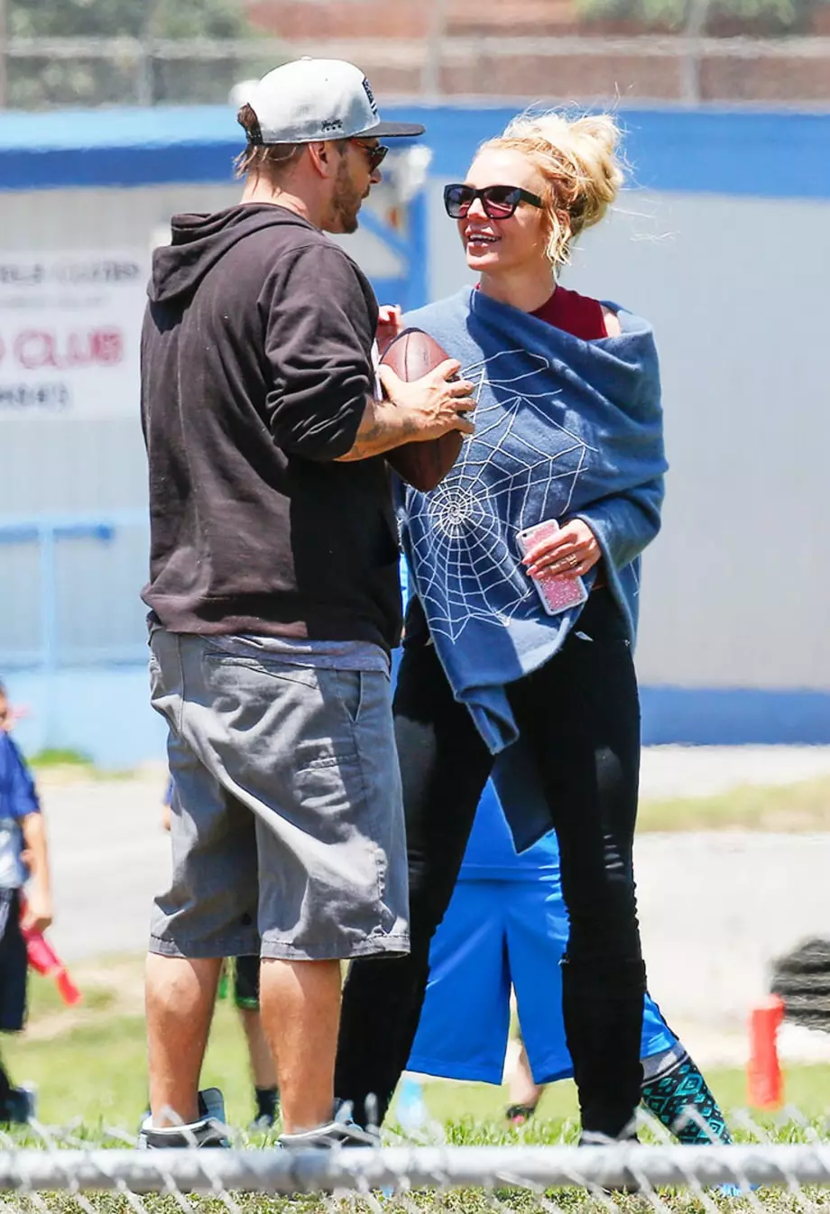 Britney Spears dilihat bersama Kevin Federline pada permainan anak lelaki