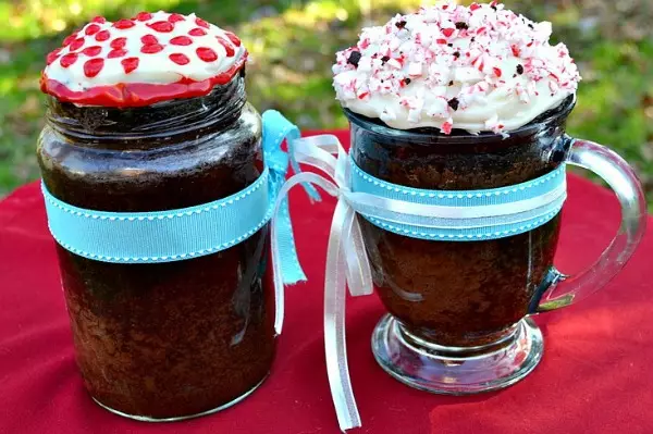 マグカップのチョコレートケーキ