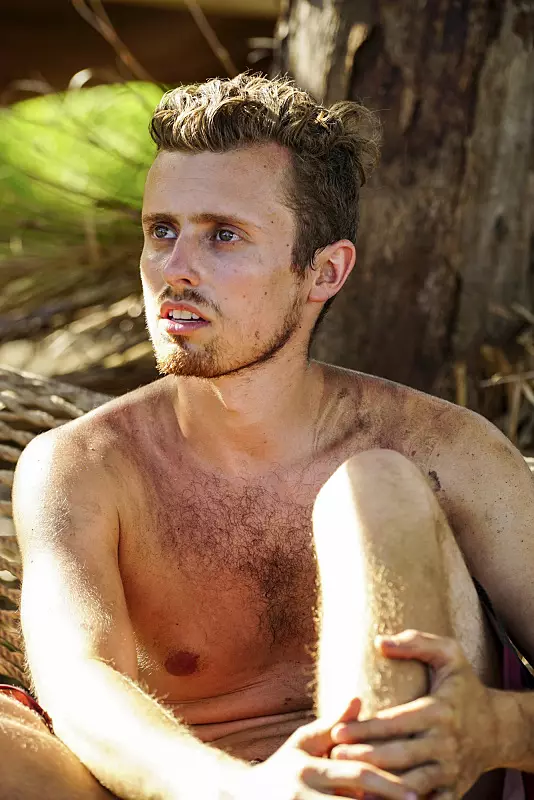 Adam Klein na táboře na Survivor: Millennials vs. Gen-X