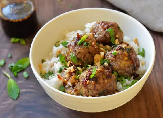 O meatballs fa'a Vietnamese