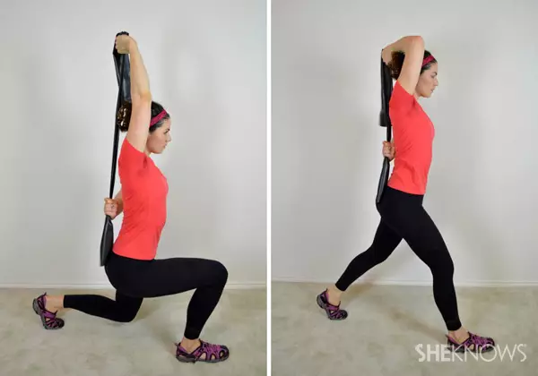 Lunge met oorhoofse triceps-verlenging