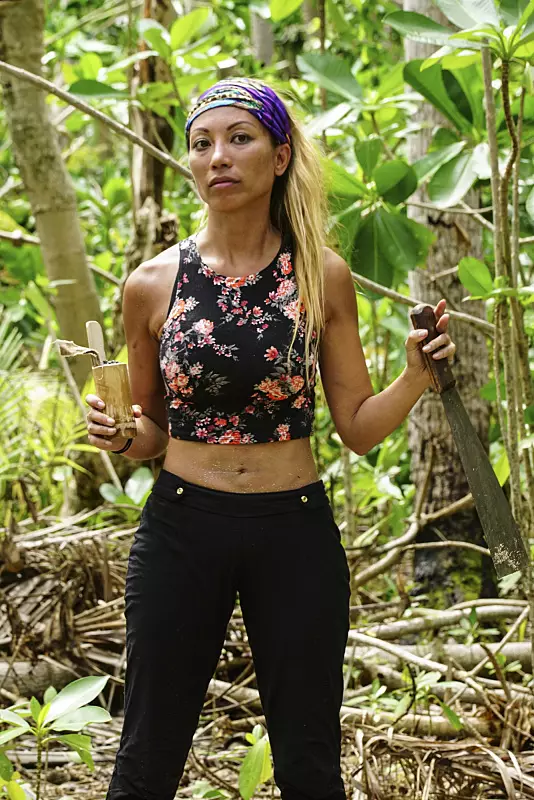 Rachel Ako kun maĉeto sur Survivor: Millennials Vs. Gen-X