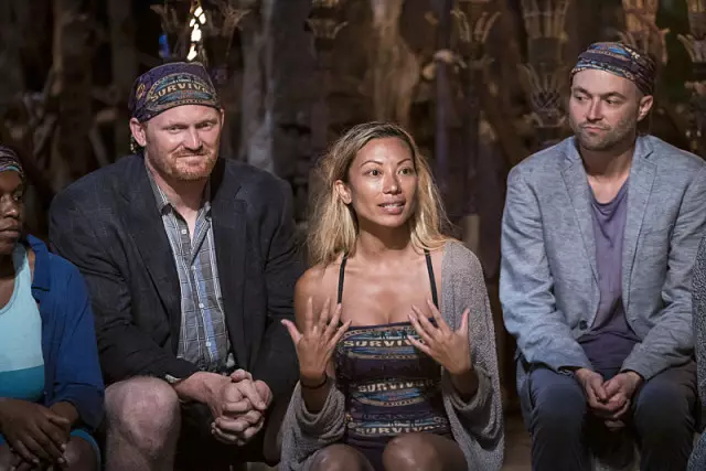 Крис Хэммонс, Рэйчел Ако и Дэвид Райт в Survivor: Millennials Vs. Племенной совет поколения X