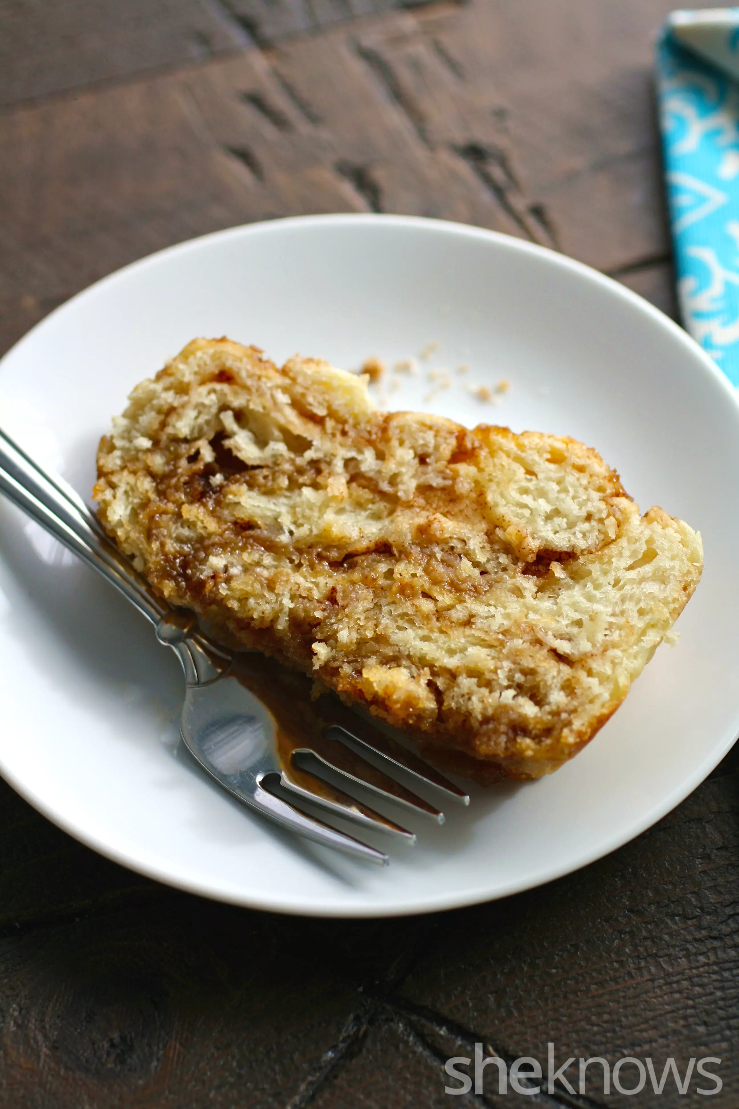 Tsjinje dit seizoen in stik of twa fan brune sûker en sineam babka.