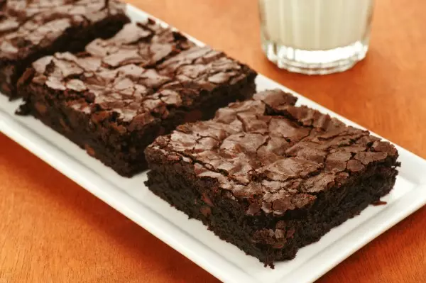 Yadda ake yin brownies akan gasa