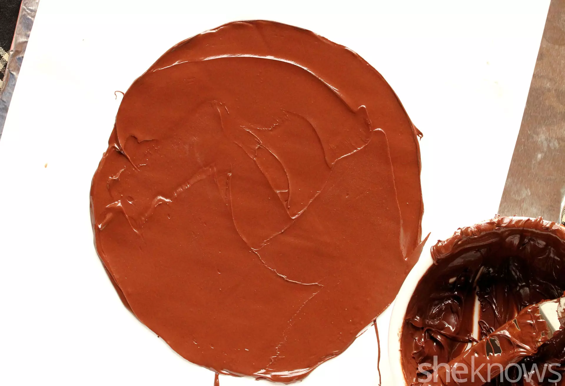 spread-chocolate-on-paper