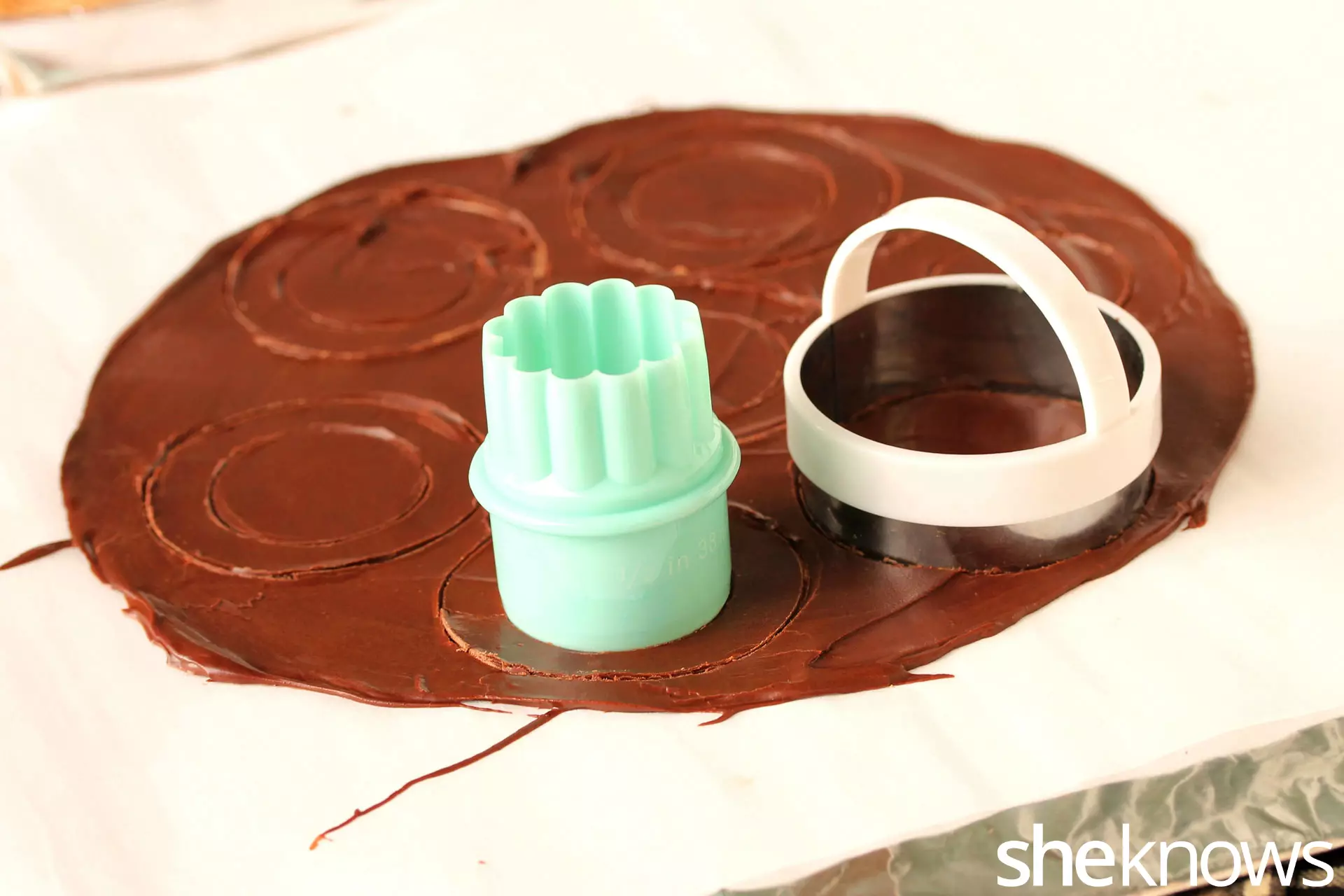 cut-mug-handle-in-chocolate