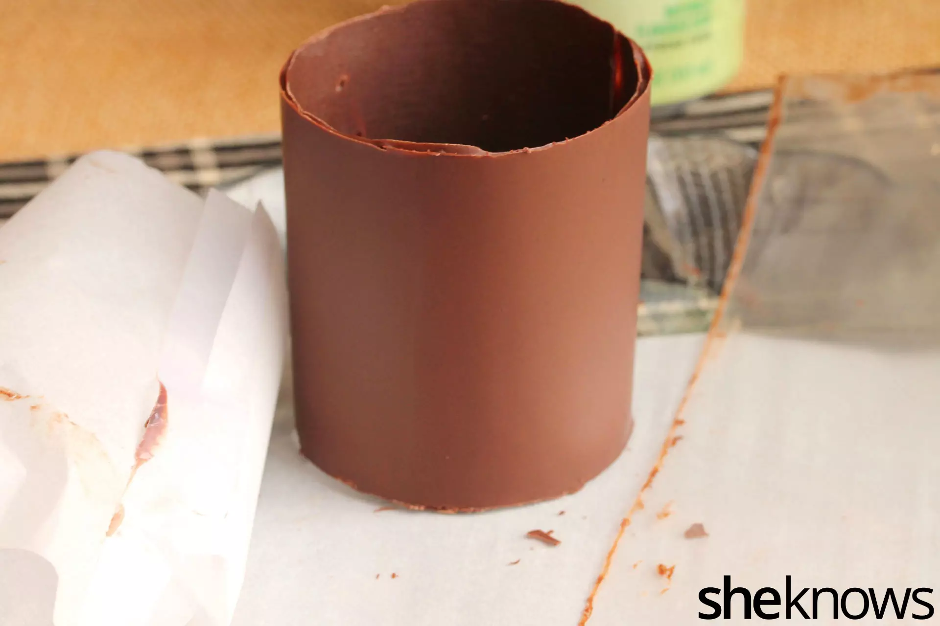 إزالة الورق من الشوكولاتة