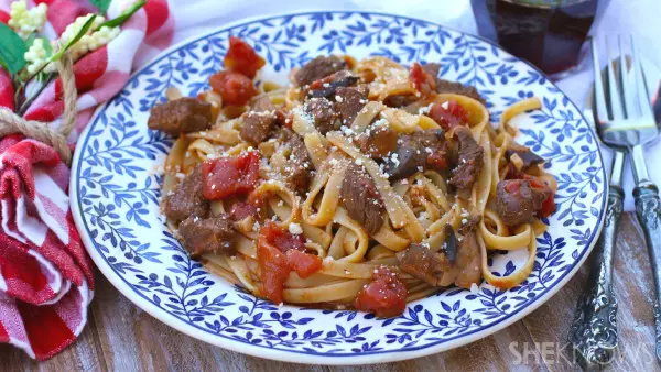 Pasta jeung sapi ragu