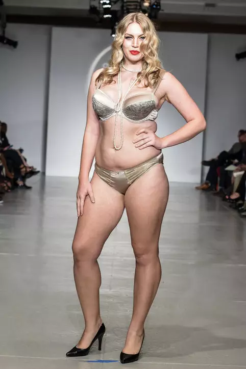 Lingerie Fashion Week ນາງແບບ