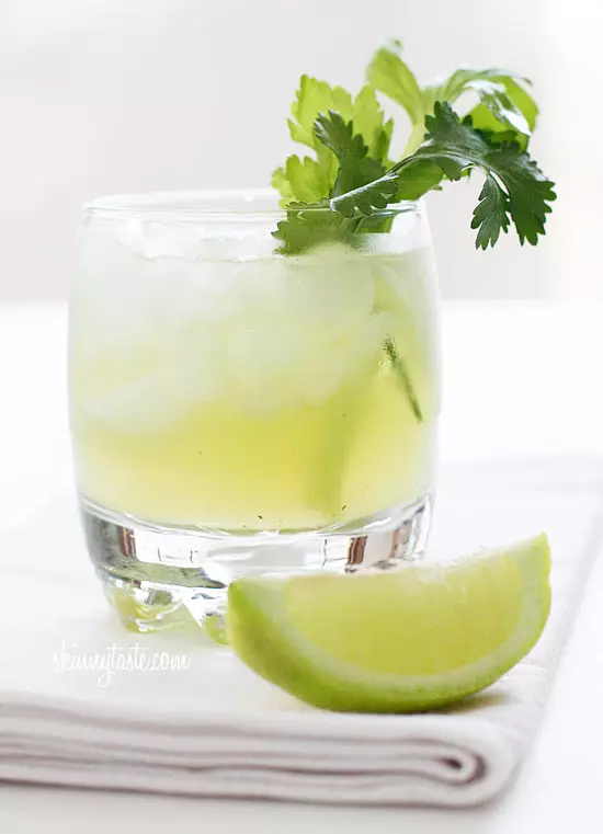 I-cocktail ye-celery cilantro