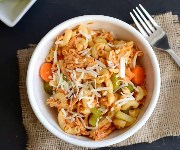 Insalata di pasta di pollo alla bufala