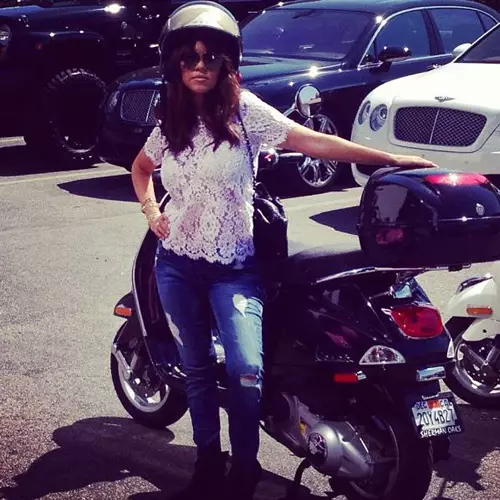 Selfie in moto di Kourtney Kardashian