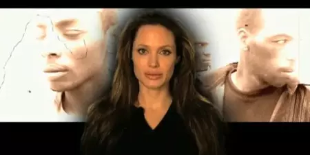 Angelina Jolie bën një lutje