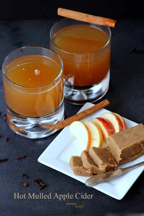 Nag-spike mulled apple cider