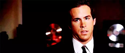 Ryan Reynolds geërgerd GIF