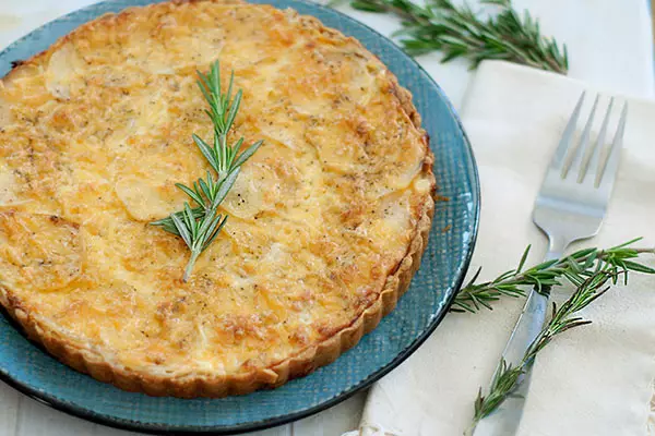 Recepta de gratinat salat de patates amb crosta de romaní