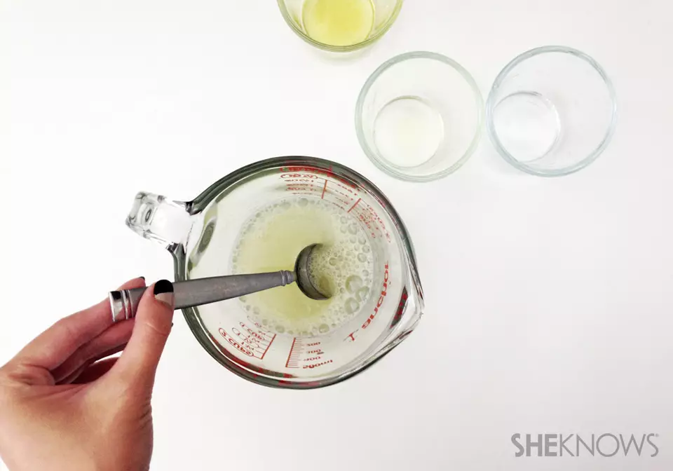 Stap 3: Mix je nieuw gemaakte make-up remover