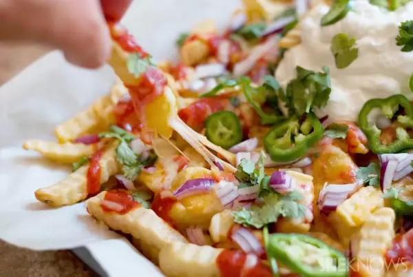 Receita de batatas fritas de queijo enchilada picante carregada