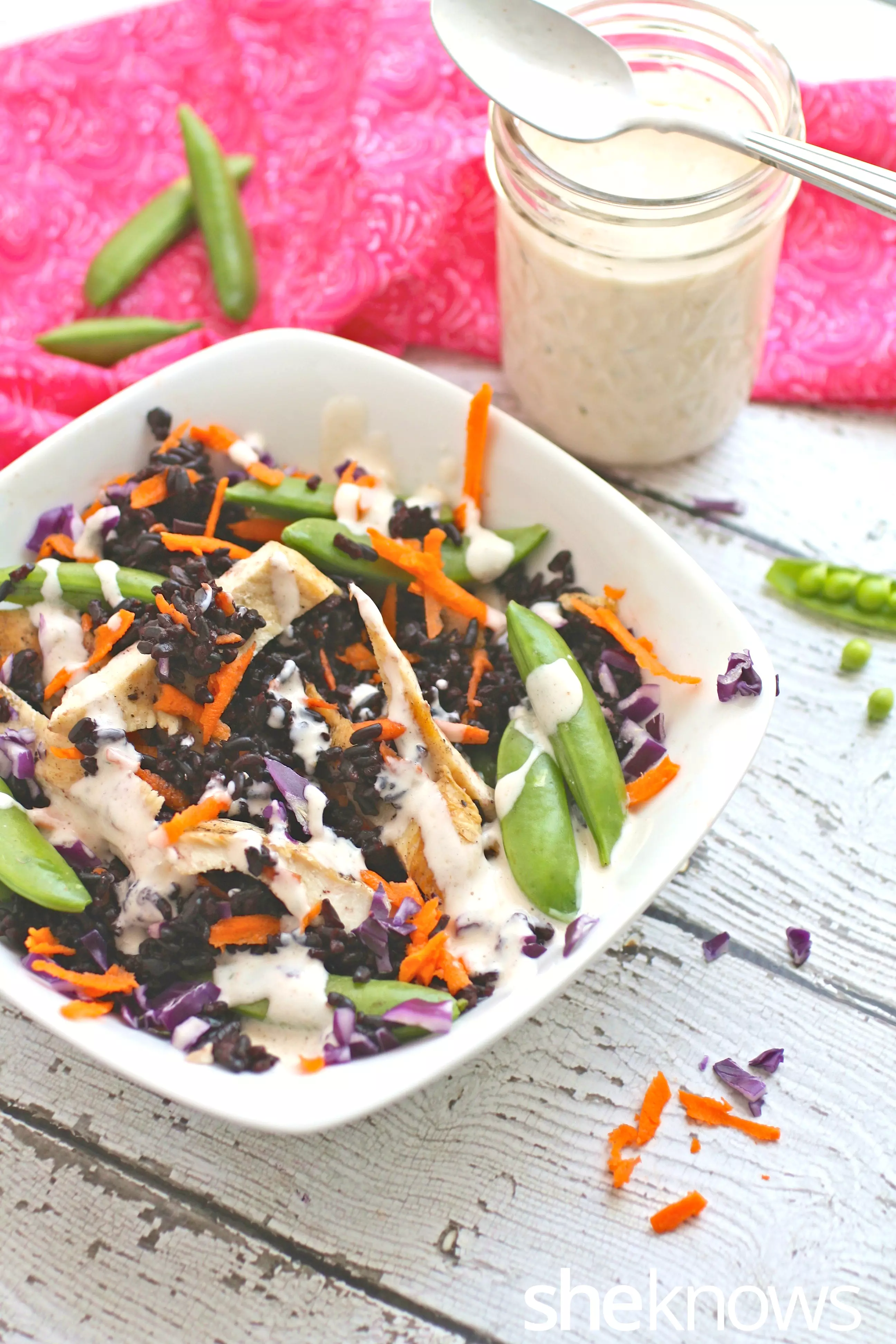 gluten-free-bowl-rainbow-chicken-rice-spicy-ranch