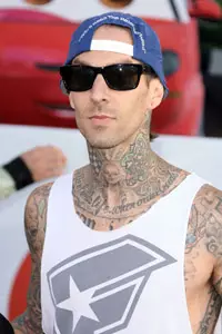 Travis Barker fala dun accidente de avión