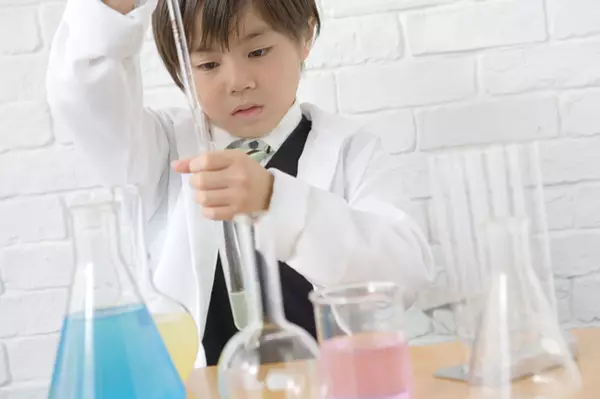 Barn, der foregiver at være kemiker | Sheknows.com