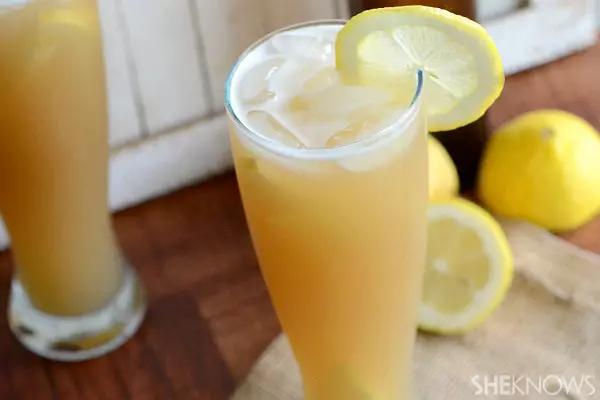 Lemon, pear ug beer sangria